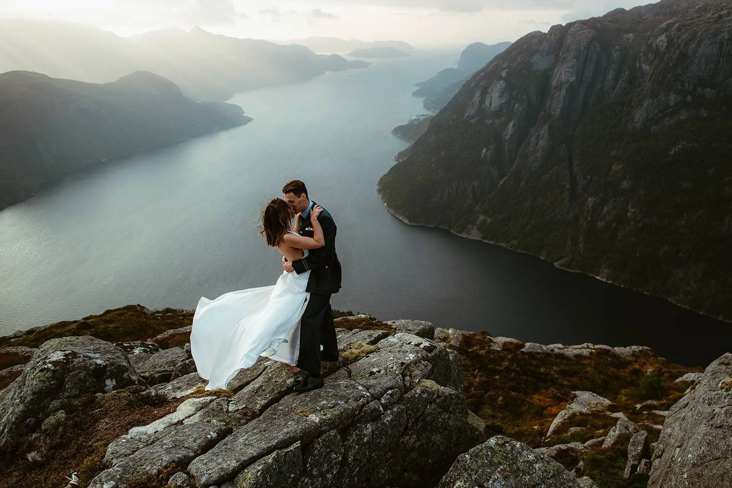 Nature and design-inspired weddings in Scandinavia - Bride Life Style